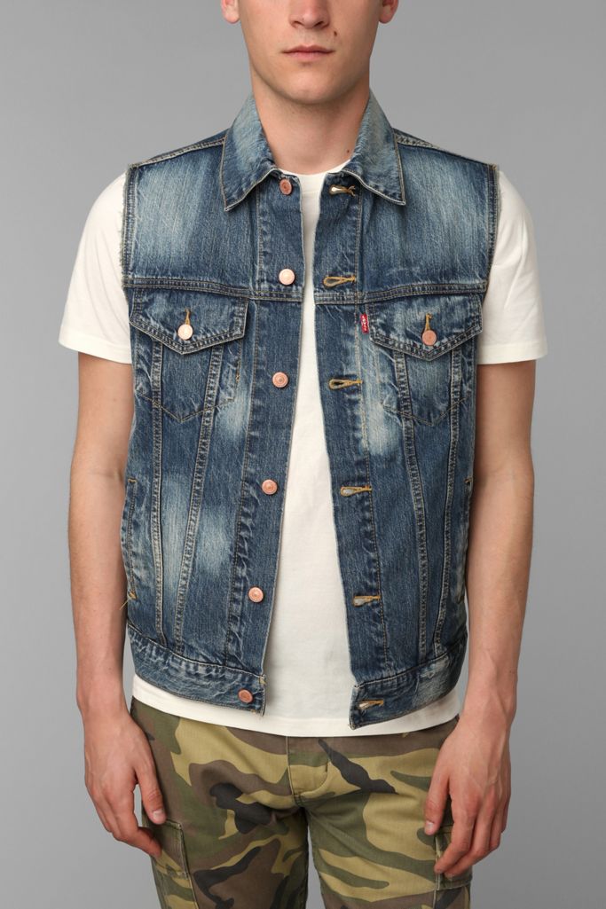 Levi's Bull Wash Denim Vest | Urban Outfitters