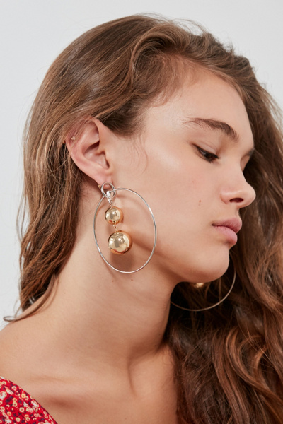 Rae 3D Statement Hoop Earring | Urban Outfitters