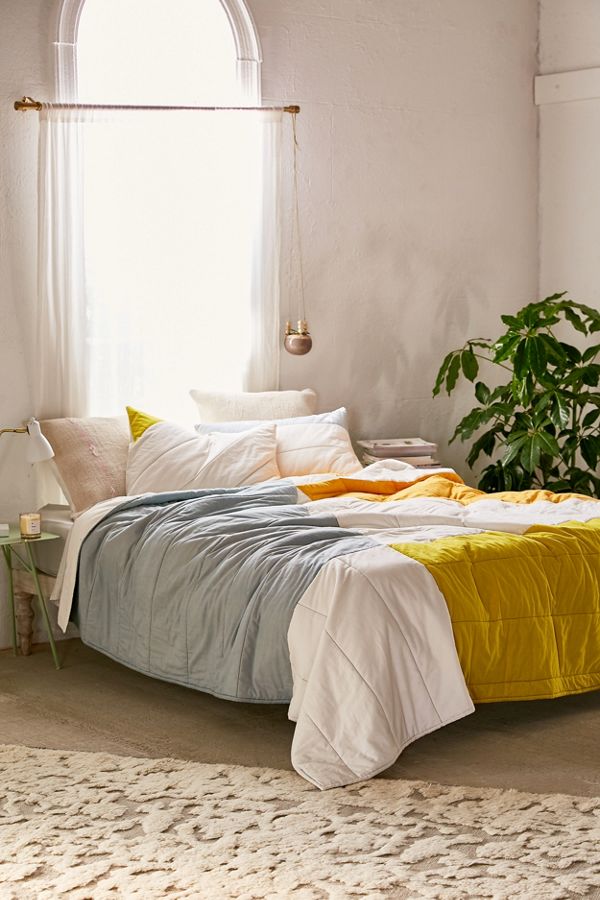 Geo Colorblock Quilt | Urban Outfitters