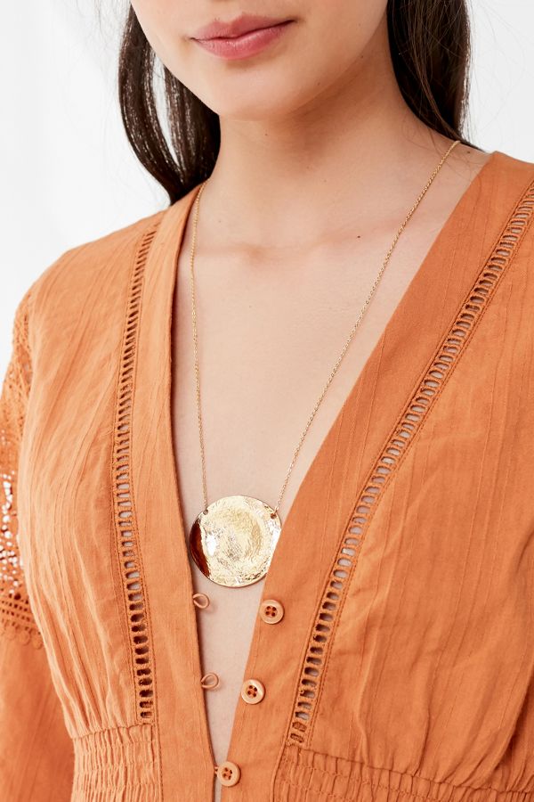 Vintage Textured Disc Pendant Necklace | Urban Outfitters