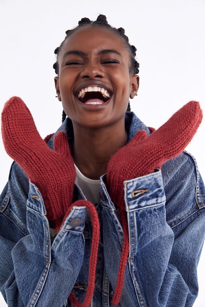 Cable String Knit Mitten | Urban Outfitters