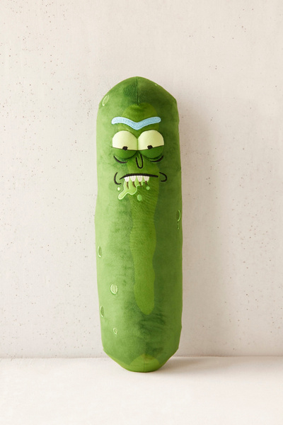 Rick cornichon rembourré en peluche | Urban Outfitters Canada