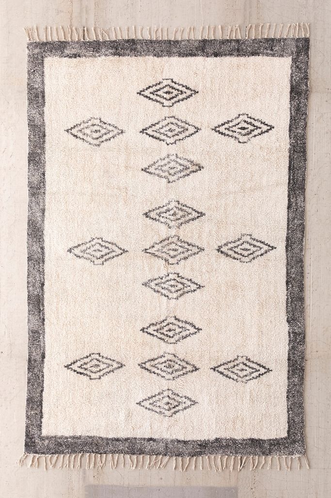 Haysley Diamond Tufted Rug | Urban Outfitters