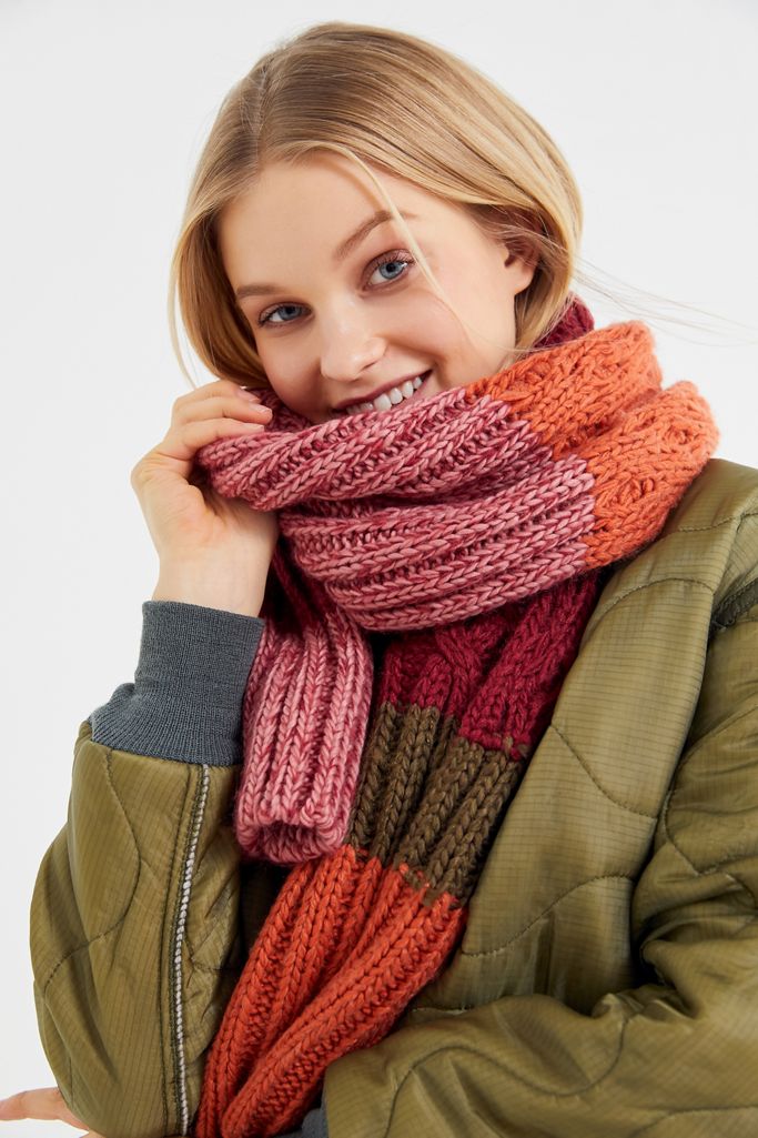 Colorblock Cable Knit Scarf | Urban Outfitters