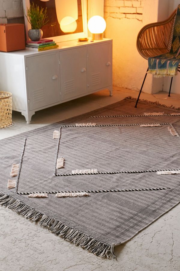 Shaye Printed Tufted Rug | Urban Outfitters