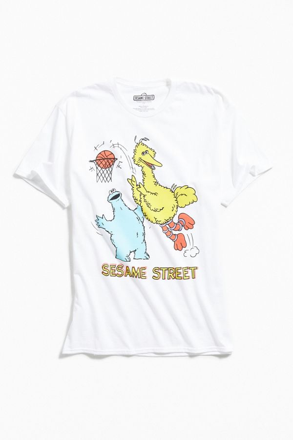 Sesame Street Big Bird Dunk Tee | Urban Outfitters