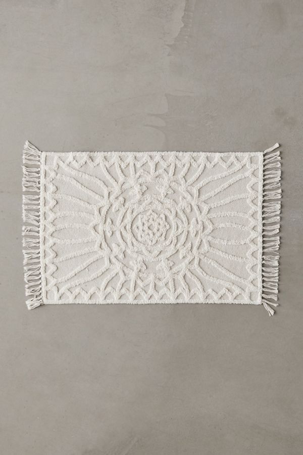 Chloe Tufted Rug | Urban Outfitters