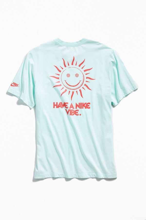 Nike Vibe Tee | Urban Outfitters