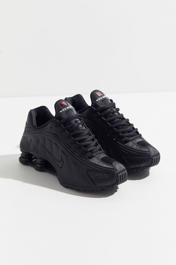 Nike Shox R4 Sneaker | Urban Outfitters