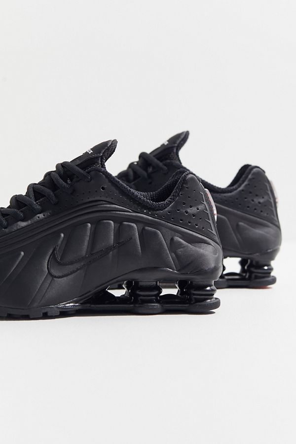 Nike Shox R4 Sneaker | Urban Outfitters
