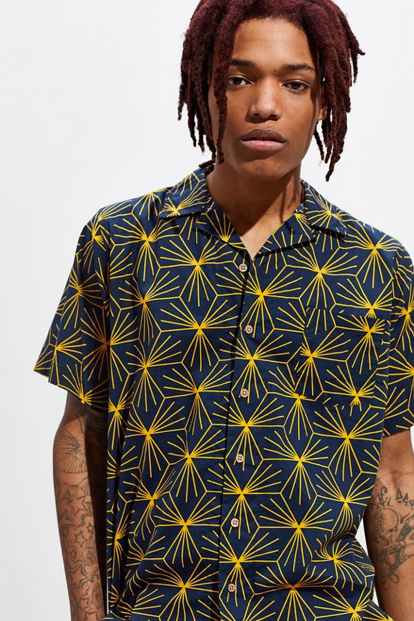 ambsn Starburst Short Sleeve Button-Down Shirt | Urban Outfitters