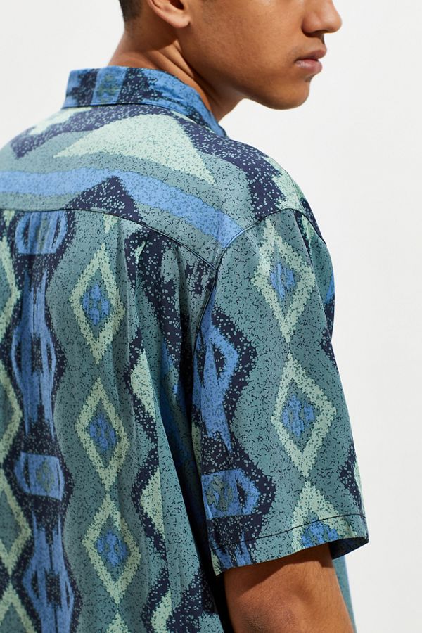 UO Diamond Stripe Rayon Short Sleeve Button-Down Shirt | Urban Outfitters