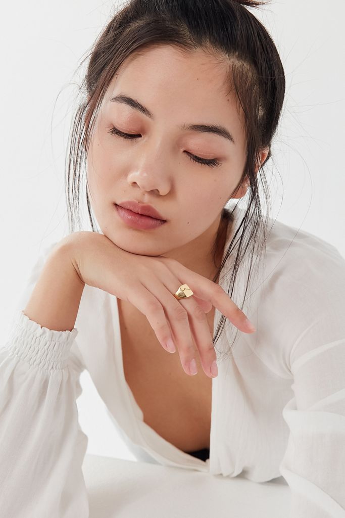 Wolf Circus Sonder Signet Ring | Urban Outfitters