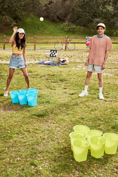 12-Cup Bucket Pong | Urban Outfitters
