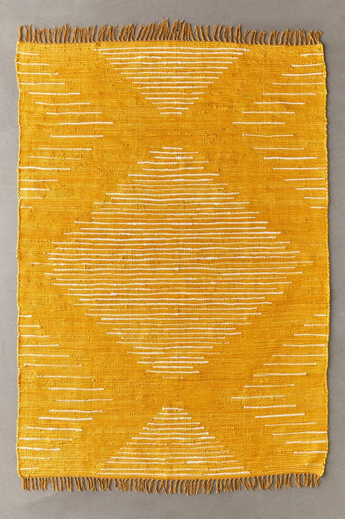 Quinn Woven Rug | Urban Outfitters