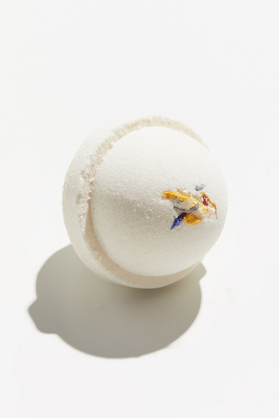 Life Elements CBD Bath Bomb | Urban Outfitters
