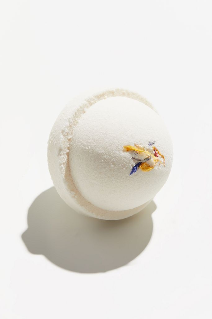 Life Elements CBD Bath Bomb | Urban Outfitters
