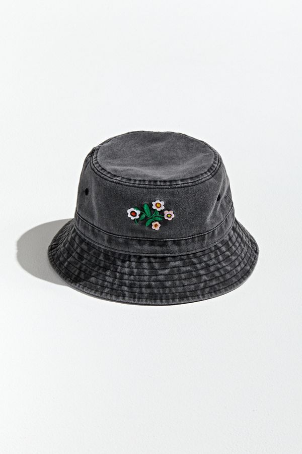 Embroidered Floral Bucket Hat | Urban Outfitters