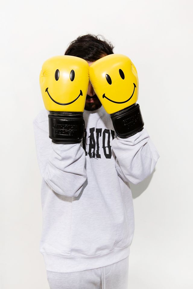 Gants de boxe Chinatown Market X Smiley | Urban Outfitters Canada