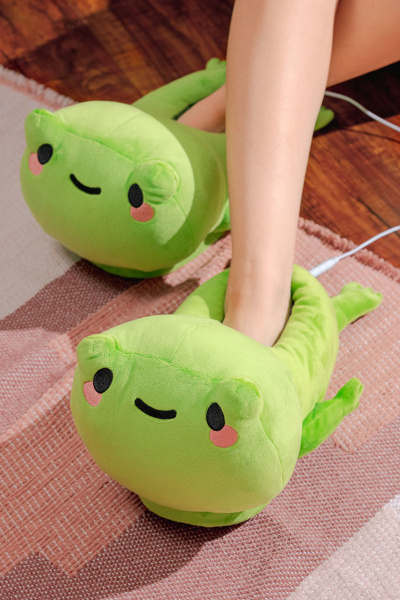Smoko Frog Heated Slipper | Urban Outfitters Canada