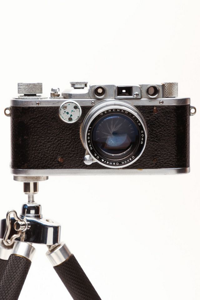 Acme Camera Co. Vintage Leica III G Film Camera | Urban Outfitters